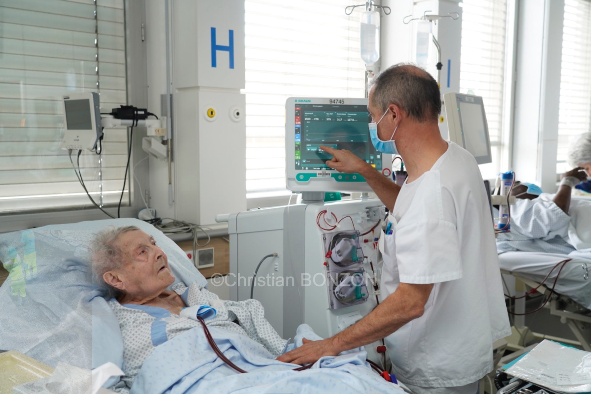 Service de dialyse des Hôpitaux universitaires de Genève. - LacTU